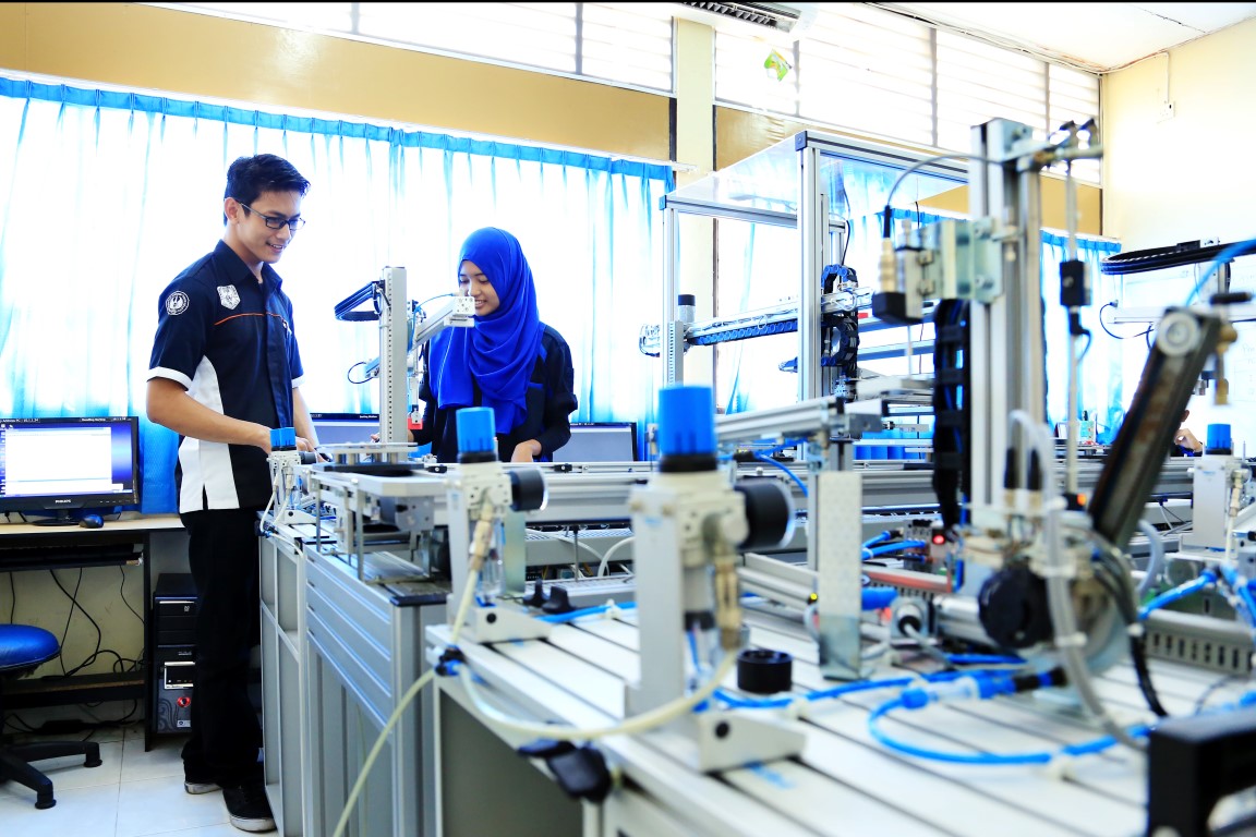 Prodi Pendidikan Teknik Mekatronika FT UNY Terakreditasi “A” | Fakultas Teknik